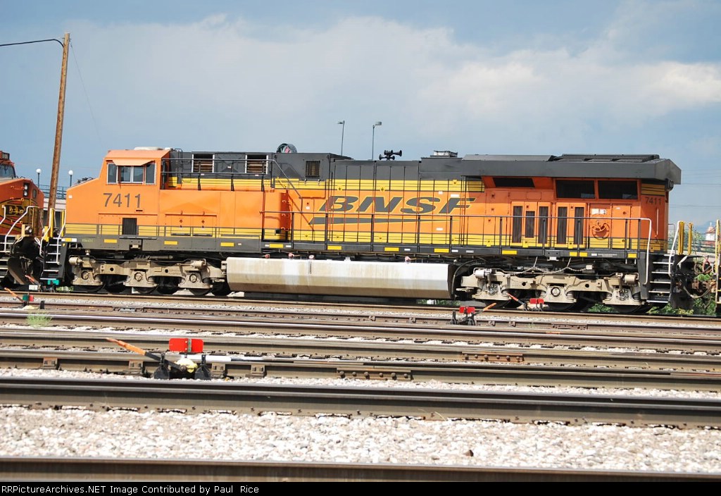 BNSF 7411